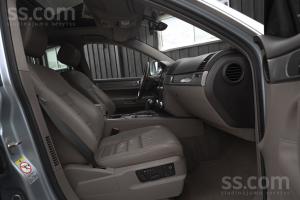 Pelēks Volkswagen Touareg 2009 Jelgava, ar dzinēja tilpumu 3.00 L un nobraukumu 368 tūkst. km par 6900 €, foto 15 vietnē AUTOMOTO.COM.LV