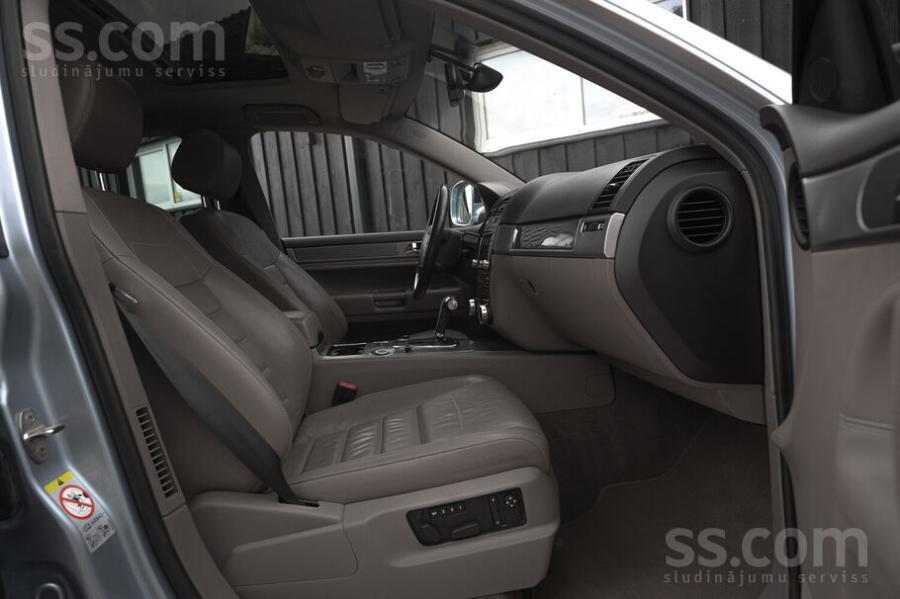 Pelēks Volkswagen Touareg 2009 Jelgava, ar dzinēja tilpumu 3.00 L un nobraukumu 368 tūkst. km par 6900 €, foto 15 vietnē AUTOMOTO.COM.LV