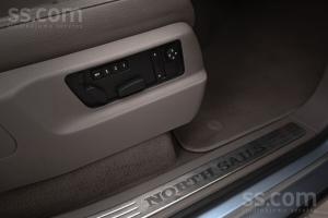 Pelēks Volkswagen Touareg 2009 Jelgava, ar dzinēja tilpumu 3.00 L un nobraukumu 368 tūkst. km par 6900 €, foto 16 vietnē AUTOMOTO.COM.LV