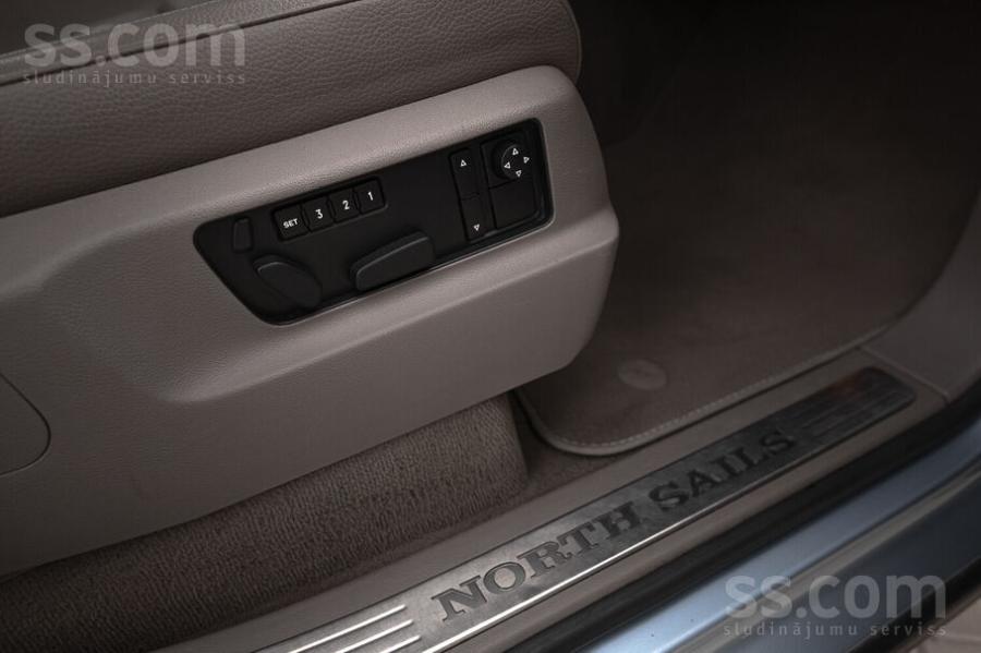Pelēks Volkswagen Touareg 2009 Jelgava, ar dzinēja tilpumu 3.00 L un nobraukumu 368 tūkst. km par 6900 €, foto 16 vietnē AUTOMOTO.COM.LV