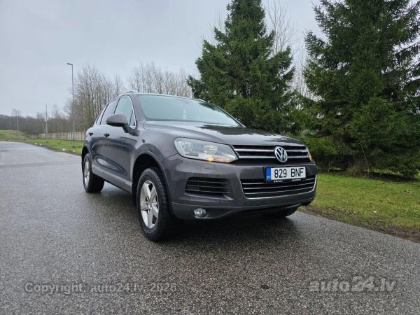 Grey Volkswagen Touareg 2010 in Tallinn, with an engine capacity of 3.00 L and mileage of 194 thousand km for 10990 €, photo 1 on AUTOMOTO.COM.LV