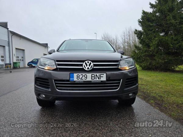 Grey Volkswagen Touareg 2010 in Tallinn, with an engine capacity of 3.00 L and mileage of 194 thousand km for 10990 €, photo 2 on AUTOMOTO.COM.LV