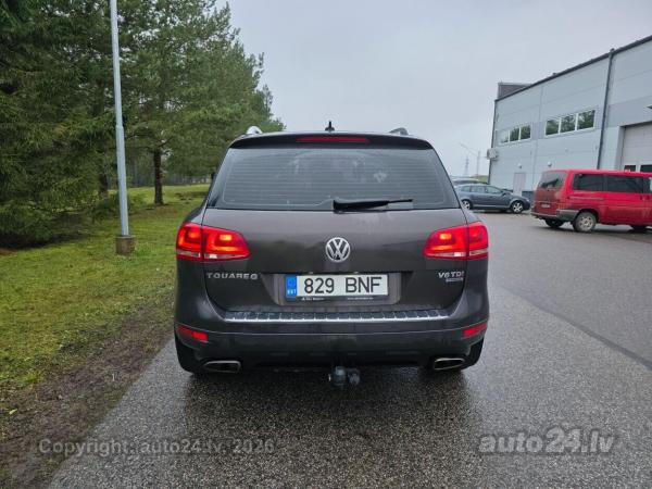 Grey Volkswagen Touareg 2010 in Tallinn, with an engine capacity of 3.00 L and mileage of 194 thousand km for 10990 €, photo 3 on AUTOMOTO.COM.LV