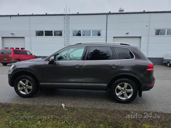 Grey Volkswagen Touareg 2010 in Tallinn, with an engine capacity of 3.00 L and mileage of 194 thousand km for 10990 €, photo 4 on AUTOMOTO.COM.LV