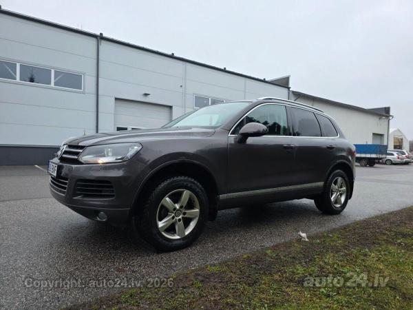 Grey Volkswagen Touareg 2010 in Tallinn, with an engine capacity of 3.00 L and mileage of 194 thousand km for 10990 €, photo 6 on AUTOMOTO.COM.LV