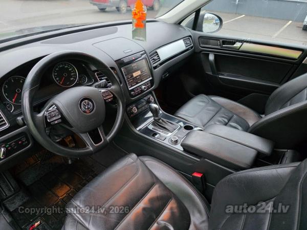 Grey Volkswagen Touareg 2010 in Tallinn, with an engine capacity of 3.00 L and mileage of 194 thousand km for 10990 €, photo 9 on AUTOMOTO.COM.LV