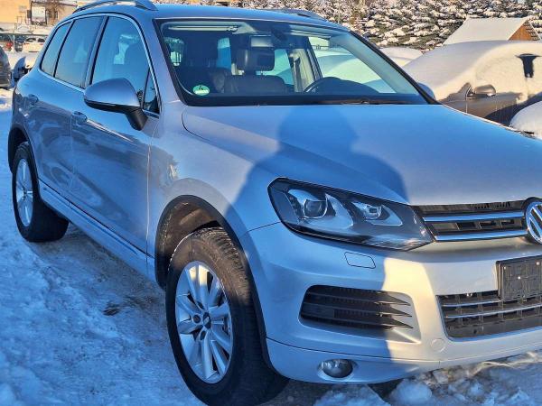 Pelēks Volkswagen Touareg 2010 Utena, ar dzinēja tilpumu 2.97 L un nobraukumu 293 tūkst. km par 10500 €, foto 1 vietnē AUTOMOTO.COM.LV