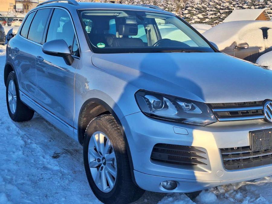 Pelēks Volkswagen Touareg 2010 Utena, ar dzinēja tilpumu 2.97 L un nobraukumu 293 tūkst. km par 10500 €, foto 1 vietnē AUTOMOTO.COM.LV