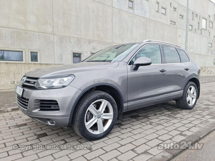 Pelēks Volkswagen Touareg 2010 Tallina, ar dzinēja tilpumu 3.00 L un nobraukumu 250 tūkst. km par 14999 €, foto 1 vietnē AUTOMOTO.COM.LV
