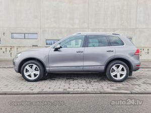 Pelēks Volkswagen Touareg 2010 Tallina, ar dzinēja tilpumu 3.00 L un nobraukumu 250 tūkst. km par 14999 €, foto 3 vietnē AUTOMOTO.COM.LV