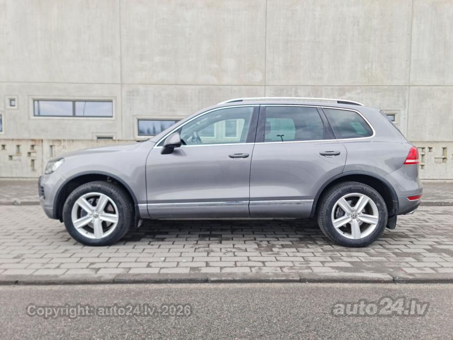 Pelēks Volkswagen Touareg 2010 Tallina, ar dzinēja tilpumu 3.00 L un nobraukumu 250 tūkst. km par 14999 €, foto 3 vietnē AUTOMOTO.COM.LV