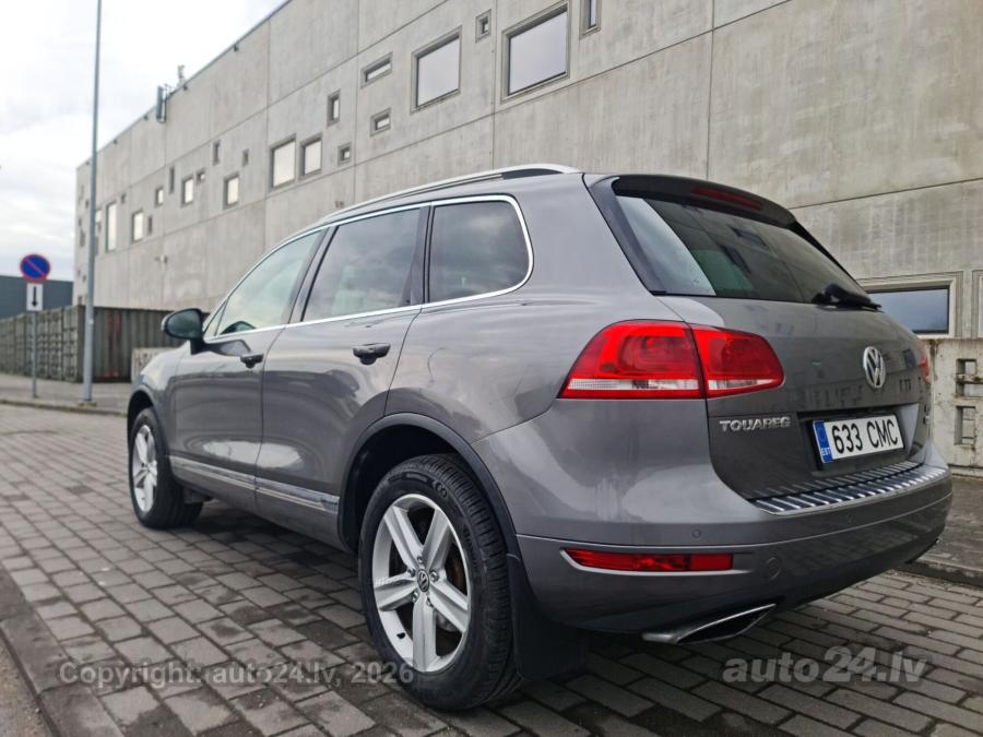 Pelēks Volkswagen Touareg 2010 Tallina, ar dzinēja tilpumu 3.00 L un nobraukumu 250 tūkst. km par 14999 €, foto 4 vietnē AUTOMOTO.COM.LV