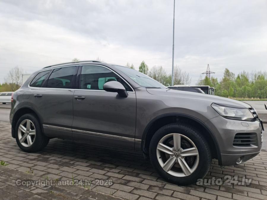 Pelēks Volkswagen Touareg 2010 Tallina, ar dzinēja tilpumu 3.00 L un nobraukumu 250 tūkst. km par 14999 €, foto 6 vietnē AUTOMOTO.COM.LV