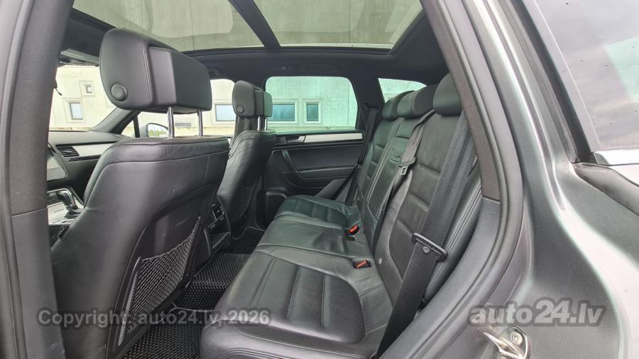 Pelēks Volkswagen Touareg 2010 Tallina, ar dzinēja tilpumu 3.00 L un nobraukumu 250 tūkst. km par 14999 €, foto 7 vietnē AUTOMOTO.COM.LV