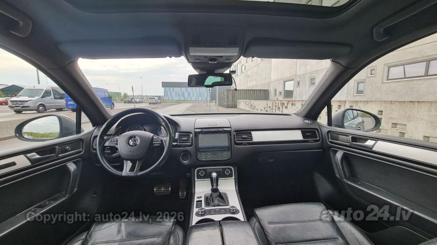 Pelēks Volkswagen Touareg 2010 Tallina, ar dzinēja tilpumu 3.00 L un nobraukumu 250 tūkst. km par 14999 €, foto 8 vietnē AUTOMOTO.COM.LV