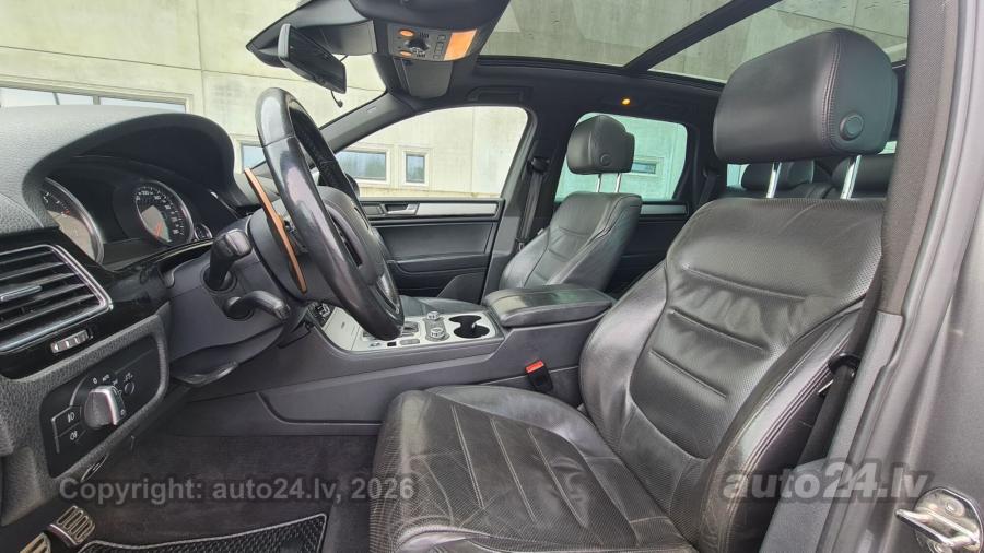 Pelēks Volkswagen Touareg 2010 Tallina, ar dzinēja tilpumu 3.00 L un nobraukumu 250 tūkst. km par 14999 €, foto 9 vietnē AUTOMOTO.COM.LV