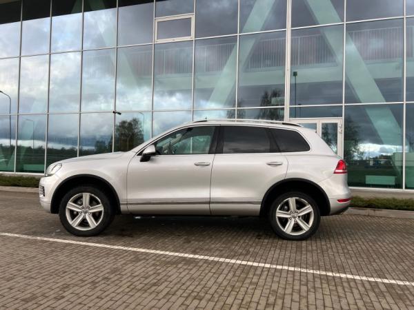 Pelēks Volkswagen Touareg 2010 Rīga, ar dzinēja tilpumu 3.00 L un nobraukumu 330 tūkst. km par 9800 €, foto 8 vietnē AUTOMOTO.COM.LV