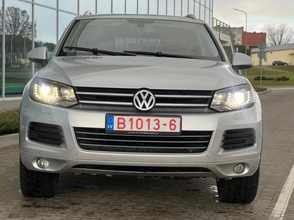 Pelēks Volkswagen Touareg 2010 Rīga, ar dzinēja tilpumu 3.00 L un nobraukumu 330 tūkst. km par 9800 €, foto 9 vietnē AUTOMOTO.COM.LV
