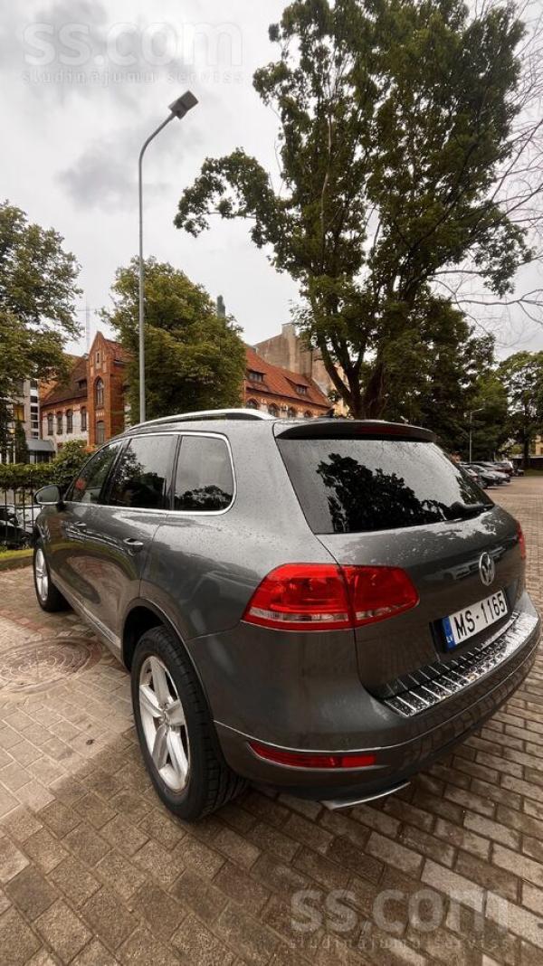 Pelēks Volkswagen Touareg 2010 Rīga, ar dzinēja tilpumu 3.00 L un nobraukumu 254 tūkst. km par 9650 €, foto 3 vietnē AUTOMOTO.COM.LV