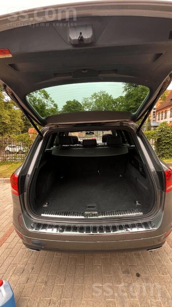 Pelēks Volkswagen Touareg 2010 Rīga, ar dzinēja tilpumu 3.00 L un nobraukumu 254 tūkst. km par 9650 €, foto 6 vietnē AUTOMOTO.COM.LV