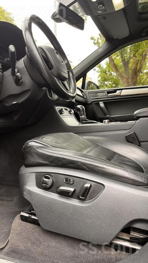 Pelēks Volkswagen Touareg 2010 Rīga, ar dzinēja tilpumu 3.00 L un nobraukumu 254 tūkst. km par 9650 €, foto 9 vietnē AUTOMOTO.COM.LV
