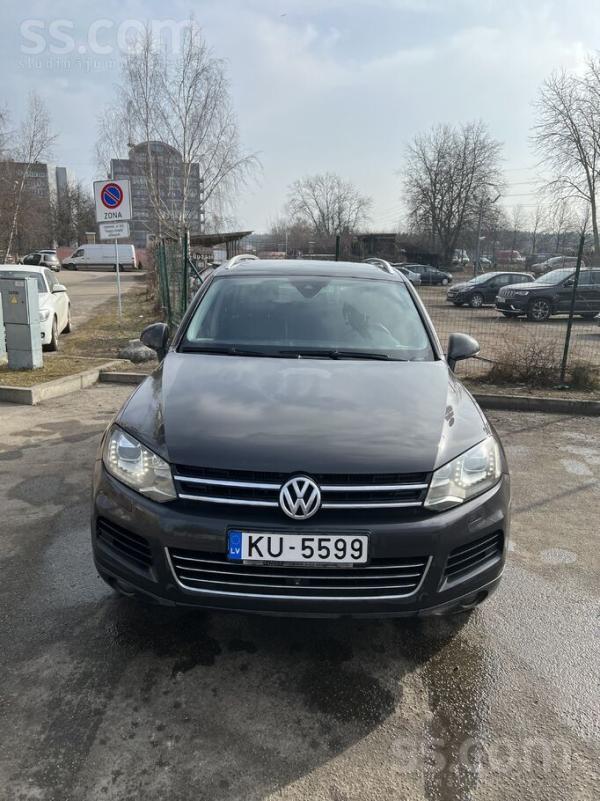 Pelēks Volkswagen Touareg 2010 Rīga, ar dzinēja tilpumu 3.00 L un nobraukumu 497 tūkst. km par 6000 €, foto 1 vietnē AUTOMOTO.COM.LV