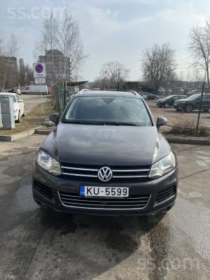 Pelēks Volkswagen Touareg 2010 Rīga, ar dzinēja tilpumu 3.00 L un nobraukumu 497 tūkst. km par 6000 €, foto  vietnē AUTOMOTO.COM.LV