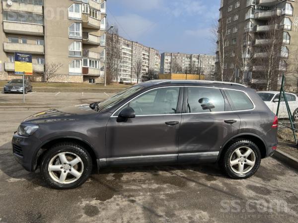 Pelēks Volkswagen Touareg 2010 Rīga, ar dzinēja tilpumu 3.00 L un nobraukumu 497 tūkst. km par 6000 €, foto 2 vietnē AUTOMOTO.COM.LV