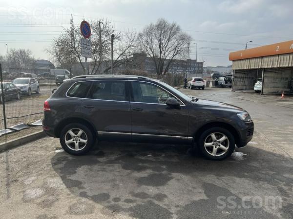 Pelēks Volkswagen Touareg 2010 Rīga, ar dzinēja tilpumu 3.00 L un nobraukumu 497 tūkst. km par 6000 €, foto 4 vietnē AUTOMOTO.COM.LV