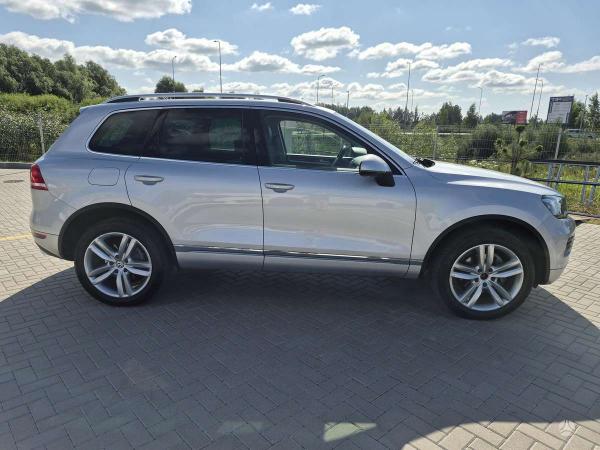 Pelēks Volkswagen Touareg 2010 Tauragė, ar dzinēja tilpumu 2.97 L un nobraukumu 252 tūkst. km par 10200 €, foto 4 vietnē AUTOMOTO.COM.LV