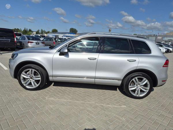 Pelēks Volkswagen Touareg 2010 Tauragė, ar dzinēja tilpumu 2.97 L un nobraukumu 252 tūkst. km par 10200 €, foto 5 vietnē AUTOMOTO.COM.LV