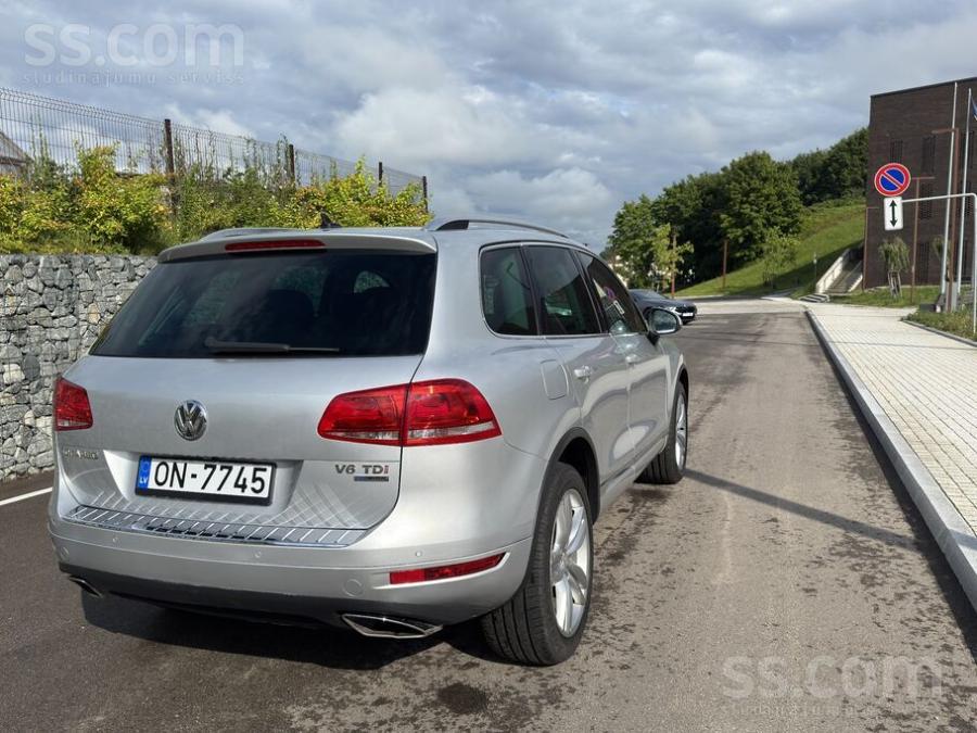 Pelēks Volkswagen Touareg 2010 Rēzekne, ar dzinēja tilpumu 3.00 L un nobraukumu 253 tūkst. km par 11990 €, foto 6 vietnē AUTOMOTO.COM.LV