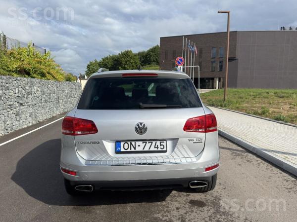 Grey Volkswagen Touareg 2010 in Rezekne, with an engine capacity of 3.00 L and mileage of 253 thousand km for 11990 €, photo 6 on AUTOMOTO.COM.LV