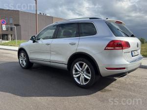 Pelēks Volkswagen Touareg 2010 Rēzekne, ar dzinēja tilpumu 3.00 L un nobraukumu 253 tūkst. km par 11990 €, foto 8 vietnē AUTOMOTO.COM.LV