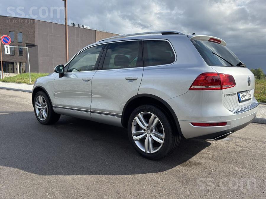 Pelēks Volkswagen Touareg 2010 Rēzekne, ar dzinēja tilpumu 3.00 L un nobraukumu 253 tūkst. km par 11990 €, foto 8 vietnē AUTOMOTO.COM.LV