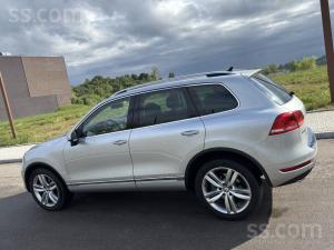 Pelēks Volkswagen Touareg 2010 Rēzekne, ar dzinēja tilpumu 3.00 L un nobraukumu 253 tūkst. km par 11990 €, foto 9 vietnē AUTOMOTO.COM.LV