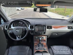 Pelēks Volkswagen Touareg 2010 Rēzekne, ar dzinēja tilpumu 3.00 L un nobraukumu 253 tūkst. km par 11990 €, foto 10 vietnē AUTOMOTO.COM.LV