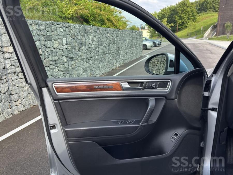 Pelēks Volkswagen Touareg 2010 Rēzekne, ar dzinēja tilpumu 3.00 L un nobraukumu 253 tūkst. km par 11990 €, foto 11 vietnē AUTOMOTO.COM.LV