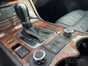 Pelēks Volkswagen Touareg 2010 Rēzekne, ar dzinēja tilpumu 3.00 L un nobraukumu 253 tūkst. km par 11990 €, foto 14 vietnē AUTOMOTO.COM.LV