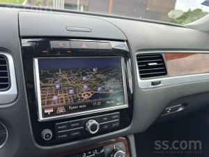 Pelēks Volkswagen Touareg 2010 Rēzekne, ar dzinēja tilpumu 3.00 L un nobraukumu 253 tūkst. km par 11990 €, foto 20 vietnē AUTOMOTO.COM.LV