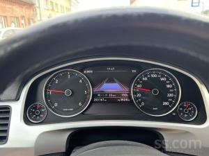 Pelēks Volkswagen Touareg 2010 Rēzekne, ar dzinēja tilpumu 3.00 L un nobraukumu 253 tūkst. km par 11990 €, foto 21 vietnē AUTOMOTO.COM.LV