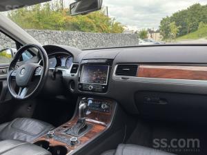 Pelēks Volkswagen Touareg 2010 Rēzekne, ar dzinēja tilpumu 3.00 L un nobraukumu 253 tūkst. km par 11990 €, foto 22 vietnē AUTOMOTO.COM.LV