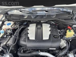 Pelēks Volkswagen Touareg 2010 Rēzekne, ar dzinēja tilpumu 3.00 L un nobraukumu 253 tūkst. km par 11990 €, foto 25 vietnē AUTOMOTO.COM.LV