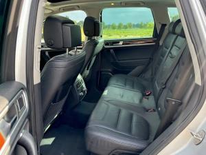 Pelēks Volkswagen Touareg 2010 Rēzekne, ar dzinēja tilpumu 3.00 L un nobraukumu 253 tūkst. km par 11990 €, foto 13 vietnē AUTOMOTO.COM.LV