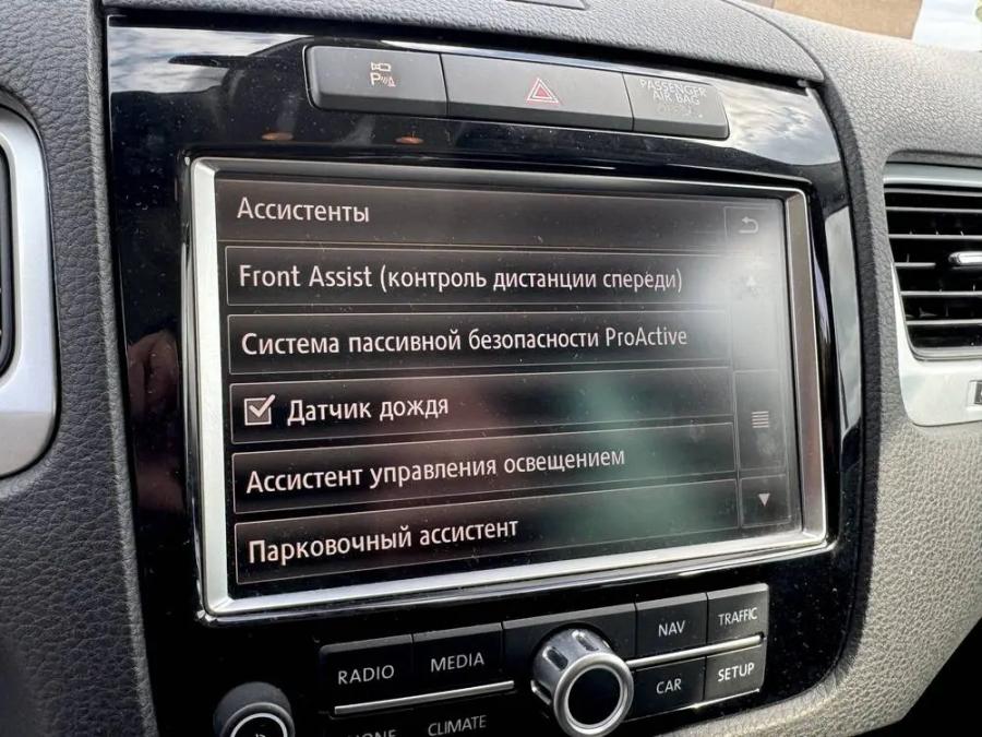 Pelēks Volkswagen Touareg 2010 Rēzekne, ar dzinēja tilpumu 3.00 L un nobraukumu 253 tūkst. km par 11990 €, foto 25 vietnē AUTOMOTO.COM.LV