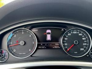 Pelēks Volkswagen Touareg 2010 Rēzekne, ar dzinēja tilpumu 3.00 L un nobraukumu 253 tūkst. km par 11990 €, foto 29 vietnē AUTOMOTO.COM.LV