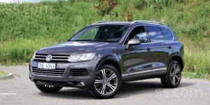 Pelēks Volkswagen Touareg 2010 Rīga, ar dzinēja tilpumu 3.00 L un nobraukumu 298 tūkst. km par 10600 €, foto  vietnē AUTOMOTO.COM.LV