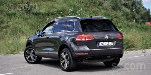 Pelēks Volkswagen Touareg 2010 Rīga, ar dzinēja tilpumu 3.00 L un nobraukumu 298 tūkst. km par 10600 €, foto 3 vietnē AUTOMOTO.COM.LV