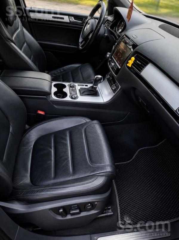 Pelēks Volkswagen Touareg 2010 Rīga, ar dzinēja tilpumu 3.00 L un nobraukumu 298 tūkst. km par 10600 €, foto 7 vietnē AUTOMOTO.COM.LV