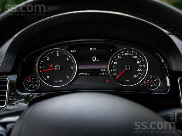 Pelēks Volkswagen Touareg 2010 Rīga, ar dzinēja tilpumu 3.00 L un nobraukumu 298 tūkst. km par 10600 €, foto 8 vietnē AUTOMOTO.COM.LV